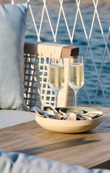 Bar Du Port Dubai: Seductive Waterfront Dining & Cocktails